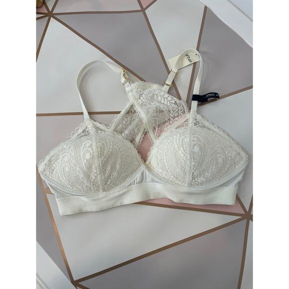 aerie | Intimates & Sleepwear | Nwt Aerie White Real Power Wireless ...